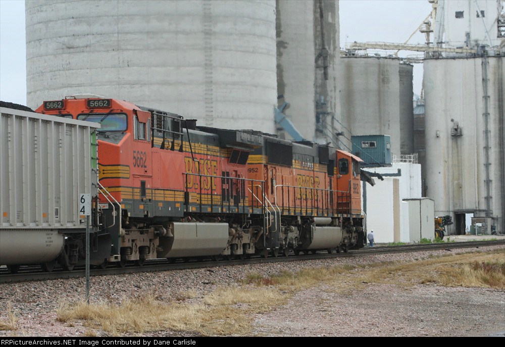 BNSF 5662